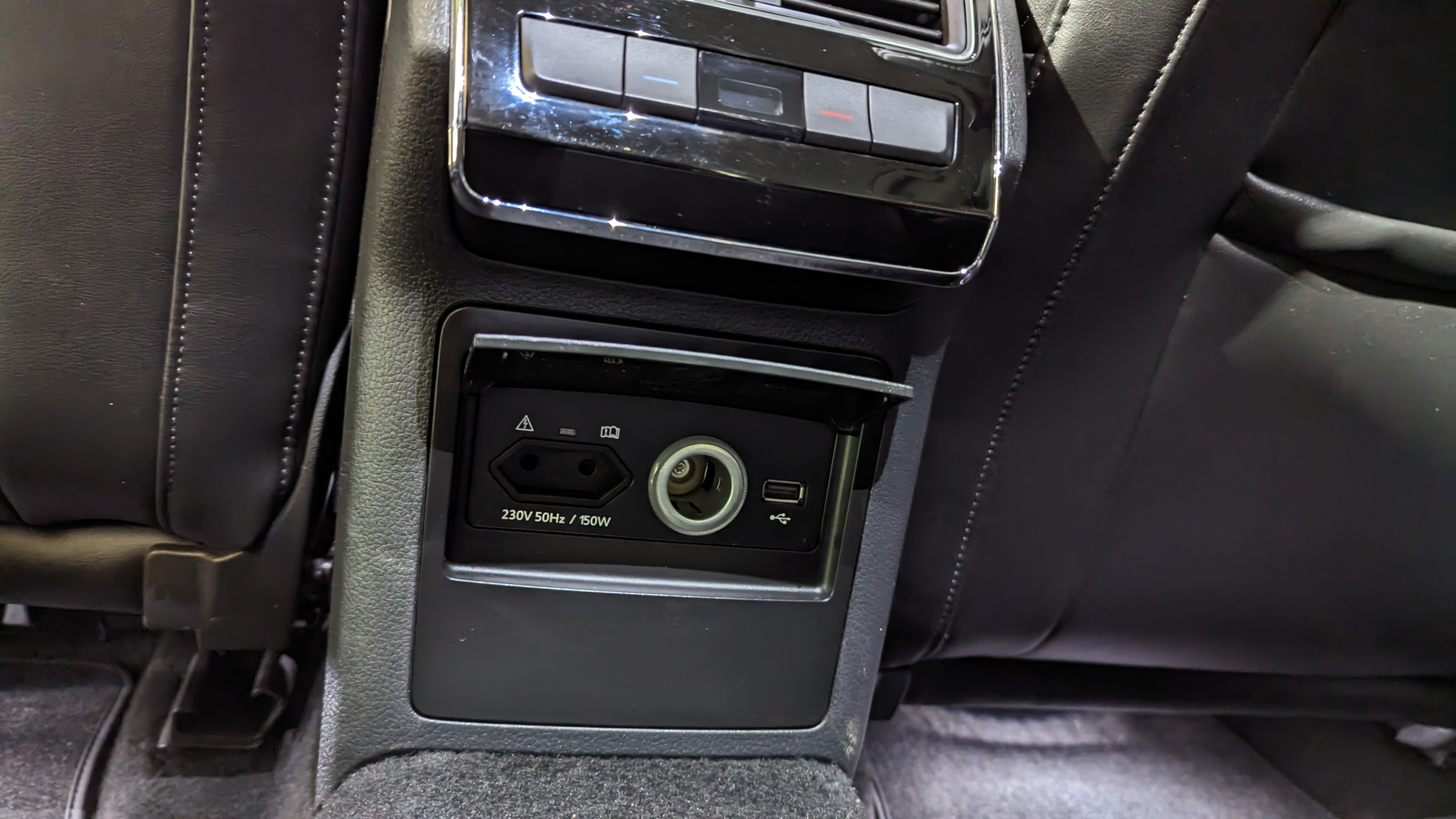 Replacing USB Cable MIB -> MediaCenter - Skoda Superb Mk3 (2015 - 2023 ...