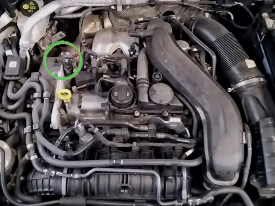 1.5 TSI engine cover - Skoda Karoq - BRISKODA