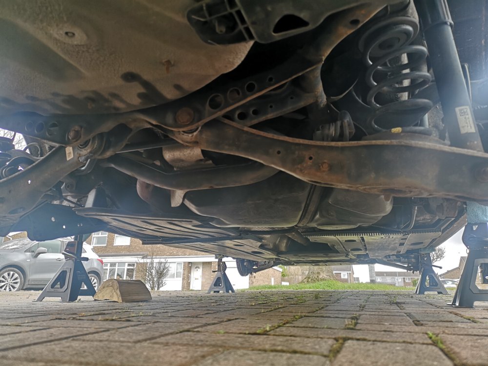 Jacking vehicle onto axle stands - Skoda Octavia Mk3 (2013 - 2020 ...