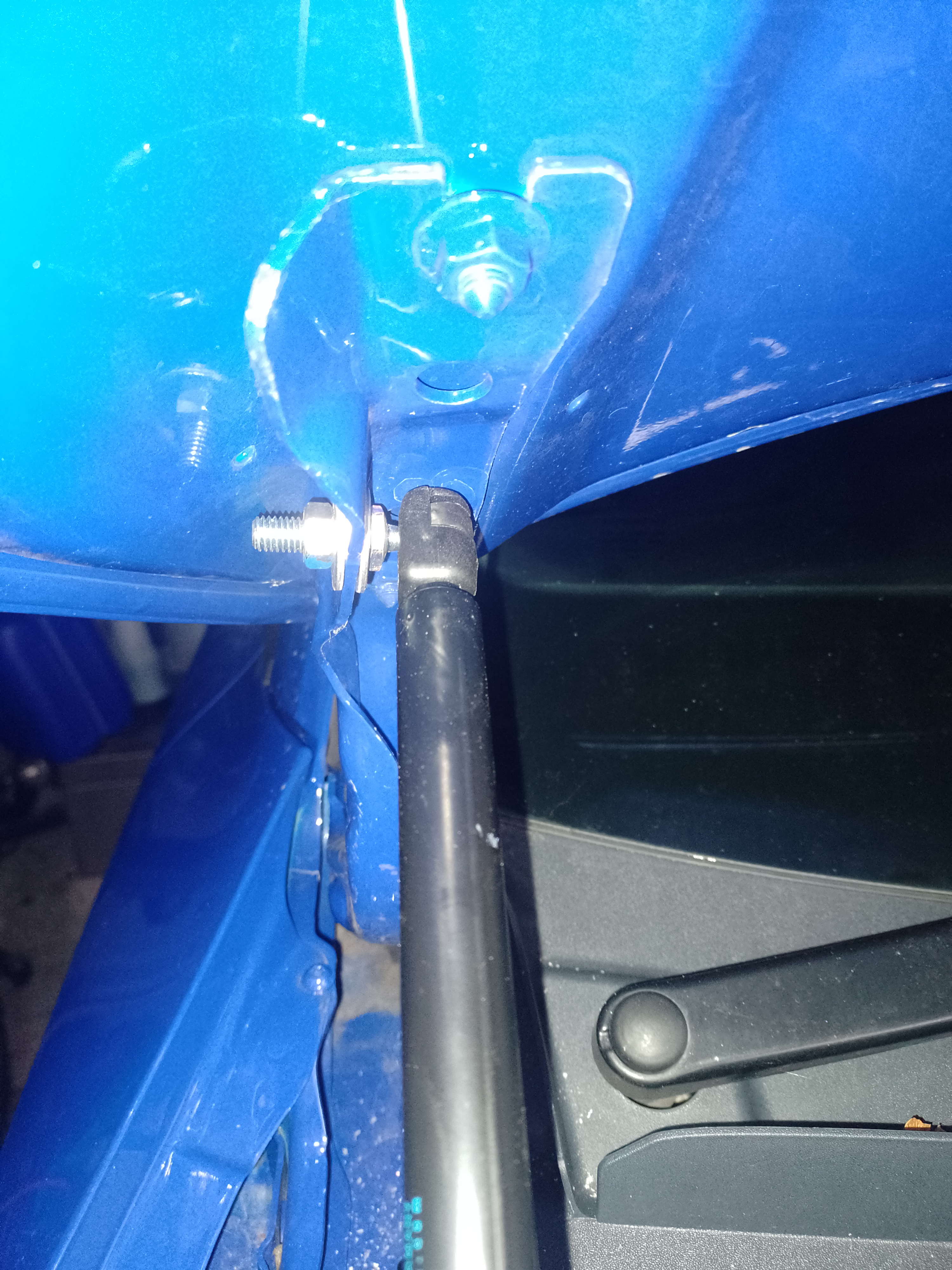 Superskoda hood power damper - Skoda Octavia Mk3 (2013 - 2020) - BRISKODA