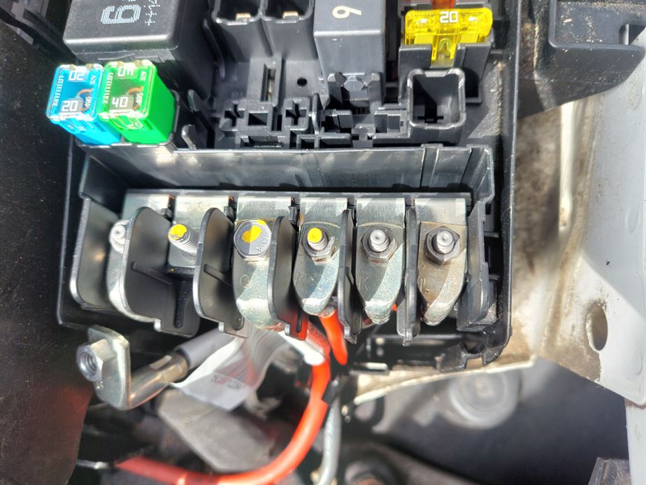 12 Volt System Not Charging. Stop Driving Now. - Skoda Octavia Mk3 ...