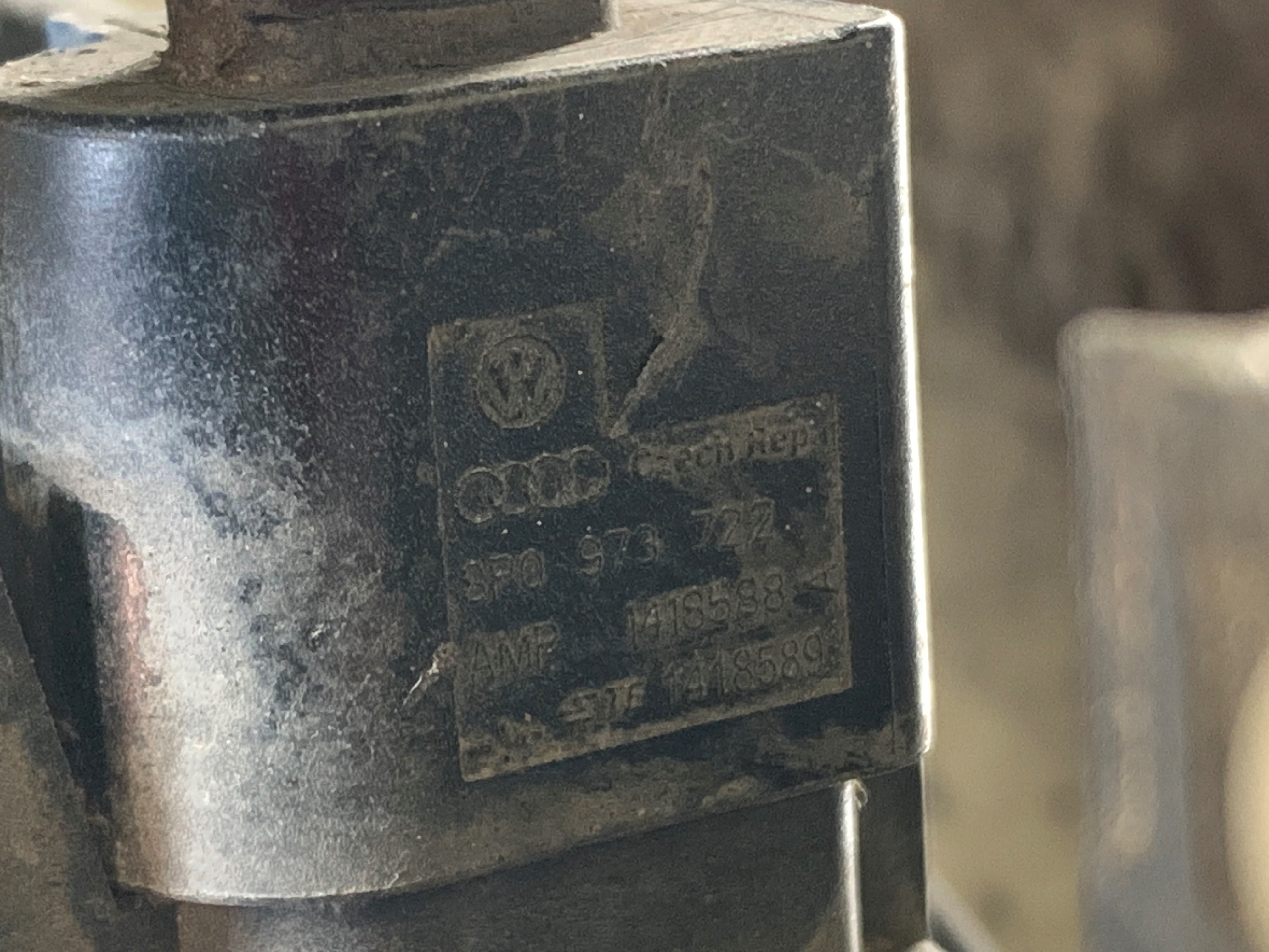 Need help with connecting a wire to the side indicator holder. - Škoda ...