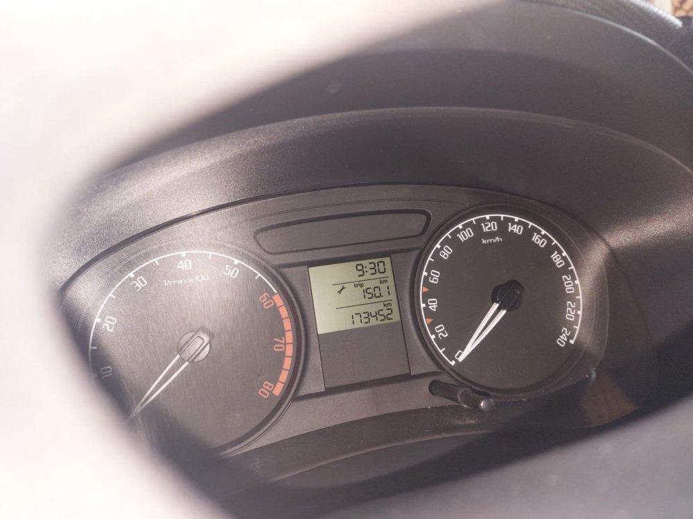 Skoda Fabia II 5J - instrument cluster: Permanently active - Skoda ...