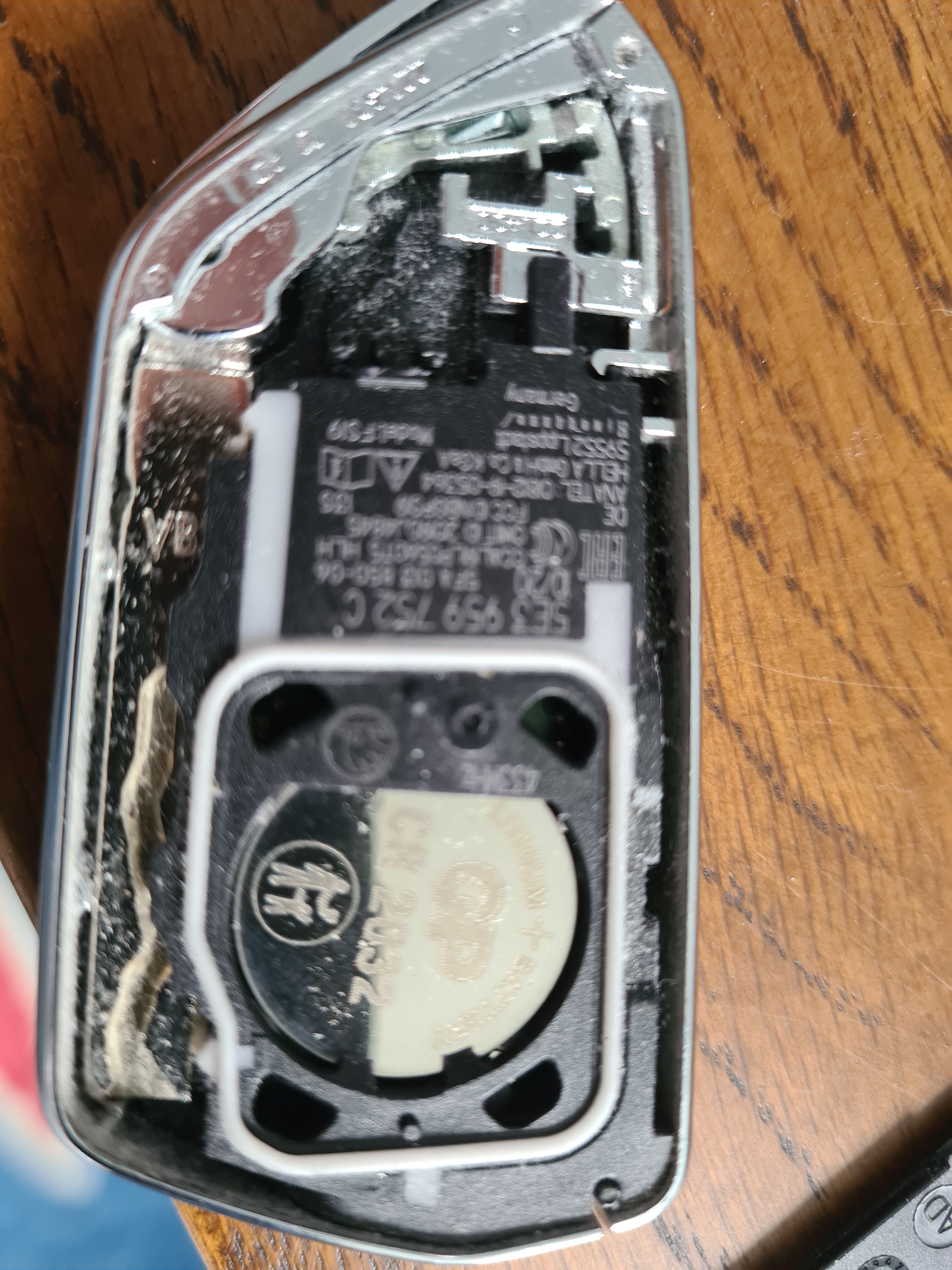 Key fob spring. - Skoda Octavia Mk4 (2020 > ) - BRISKODA