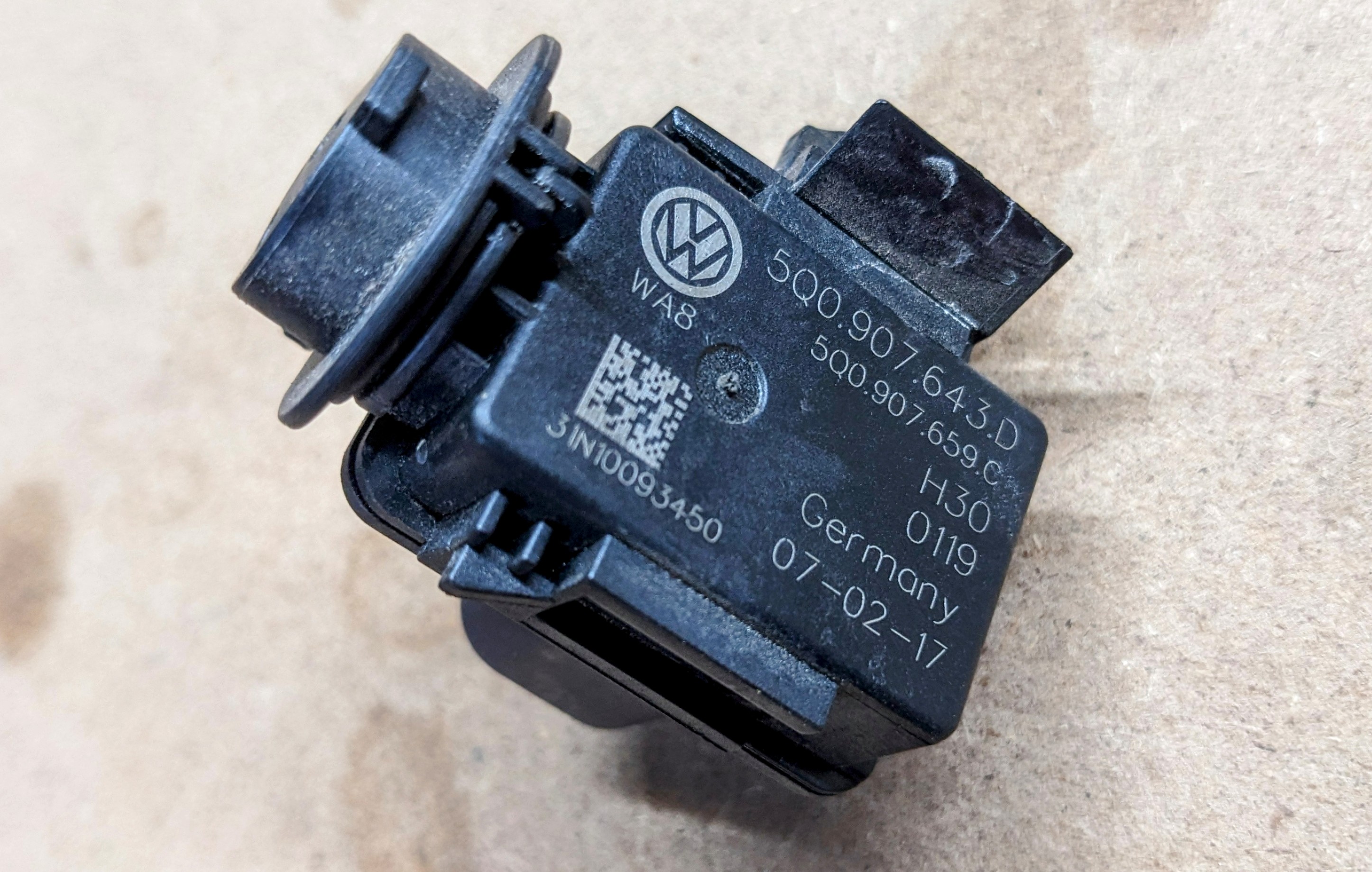 Where is the "Air Quality Sensor" ? B10AF fault code. - Skoda Superb ...