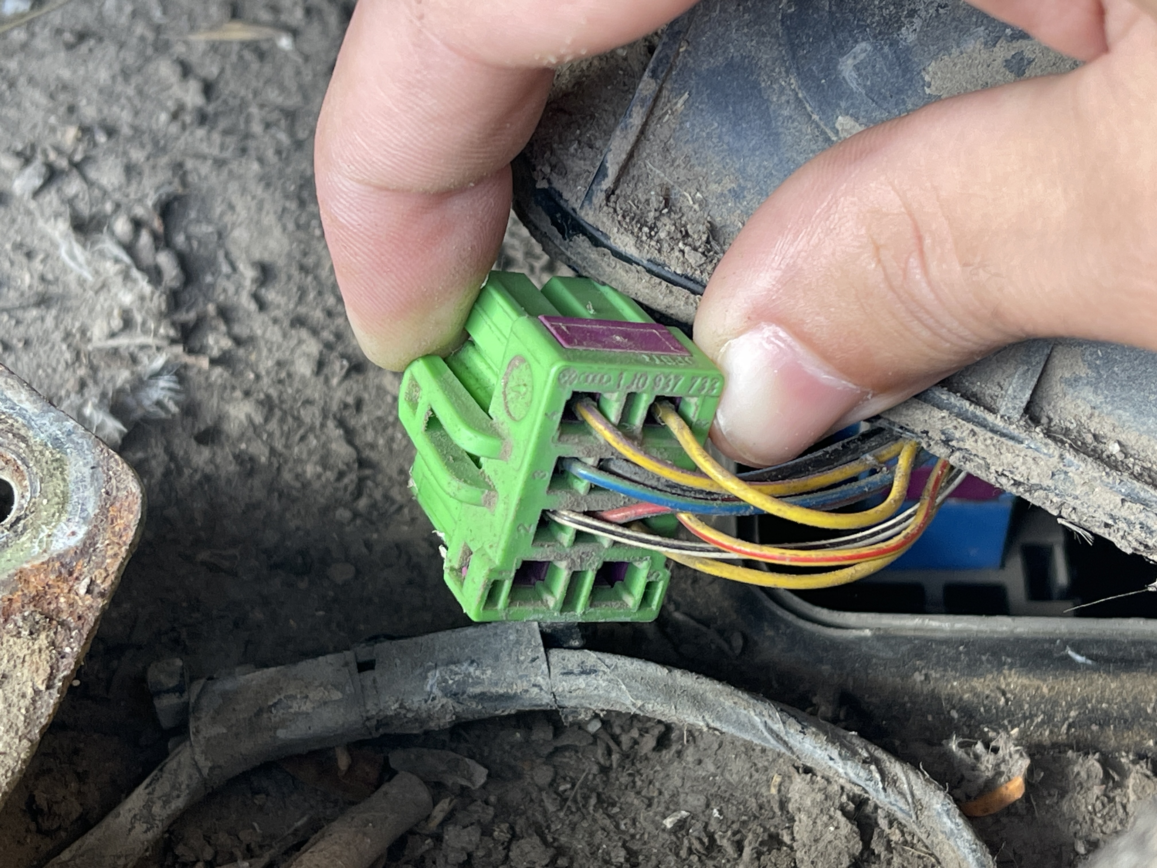 Coolant Fan Control 2: P1662 - 35-00 - Short to ground (VCDS Fault Code ...