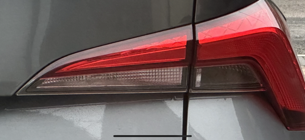 Boot light unit aligment with body lights - Škoda Kamiq - BRISKODA