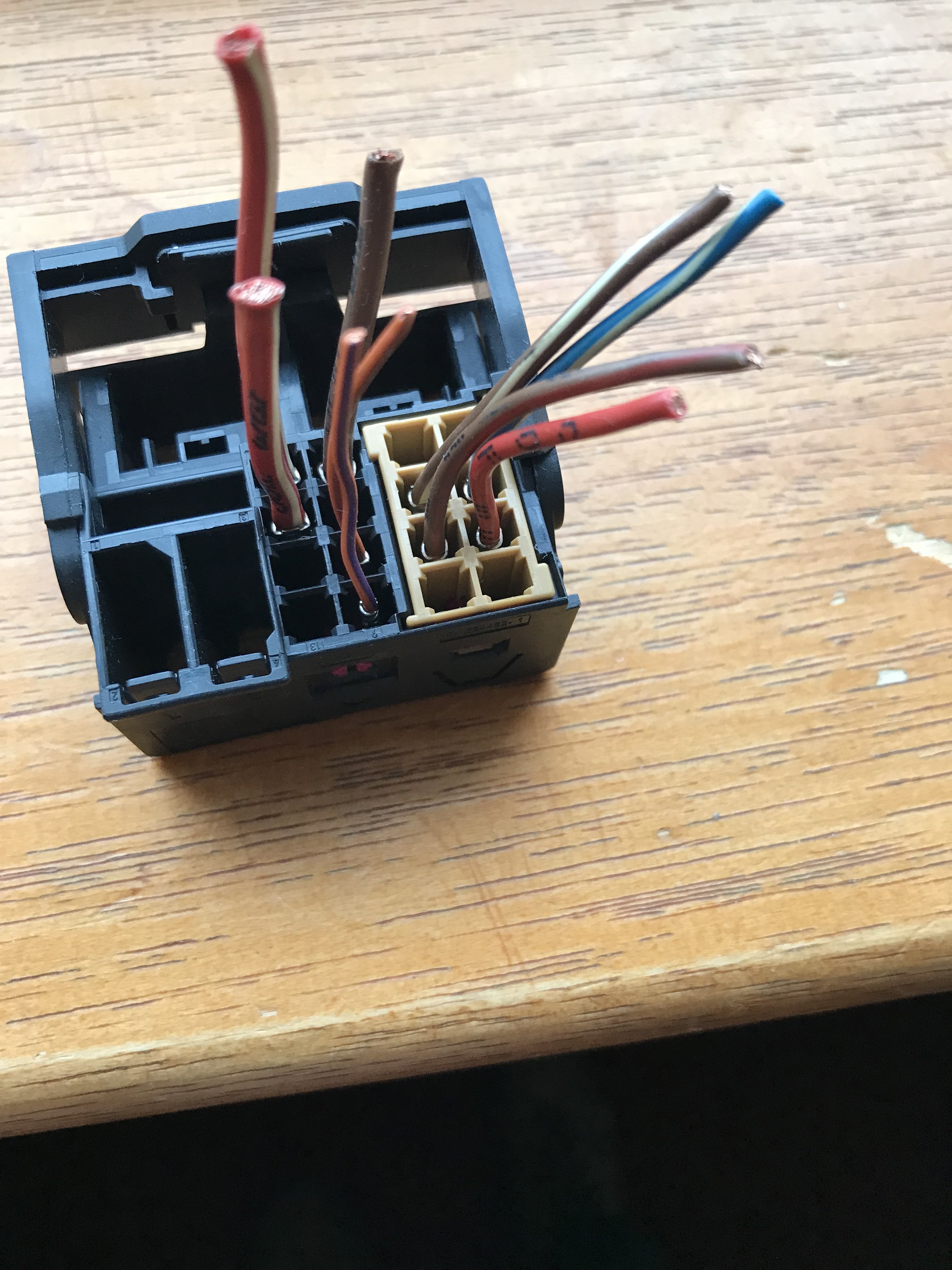 Head unit plug in for Superb Mark 2 - Audio, Electronics and Security ...