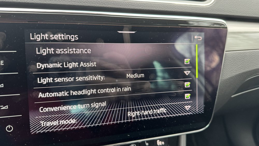 Clarification on Skoda Crystal Lighting, Dyn Light Assist and AFS ...