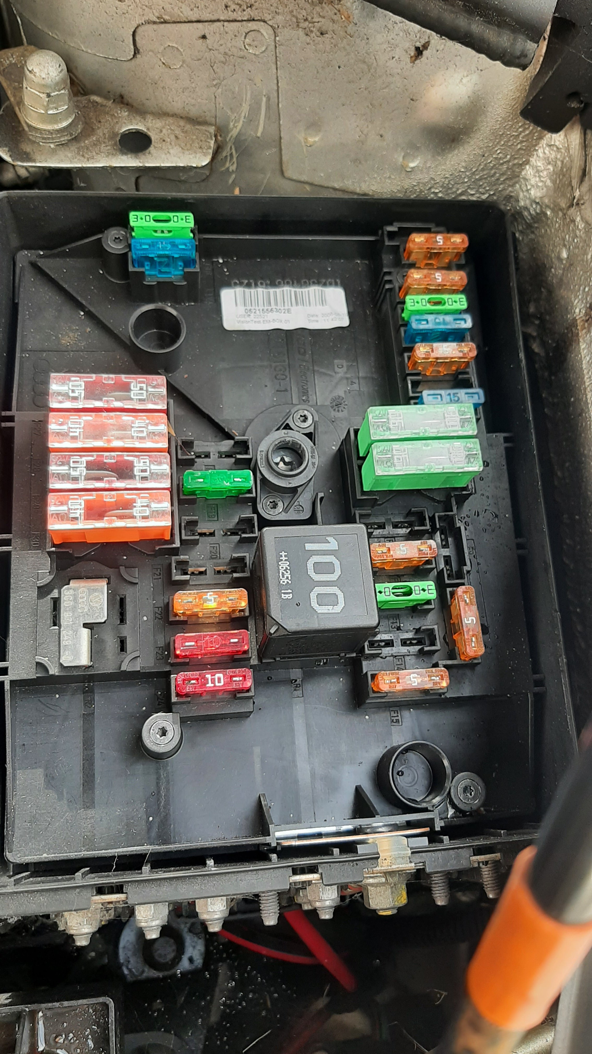 Fuel tank pump relay switching power - Skoda Octavia Mk2 (2004 - 2013 ...