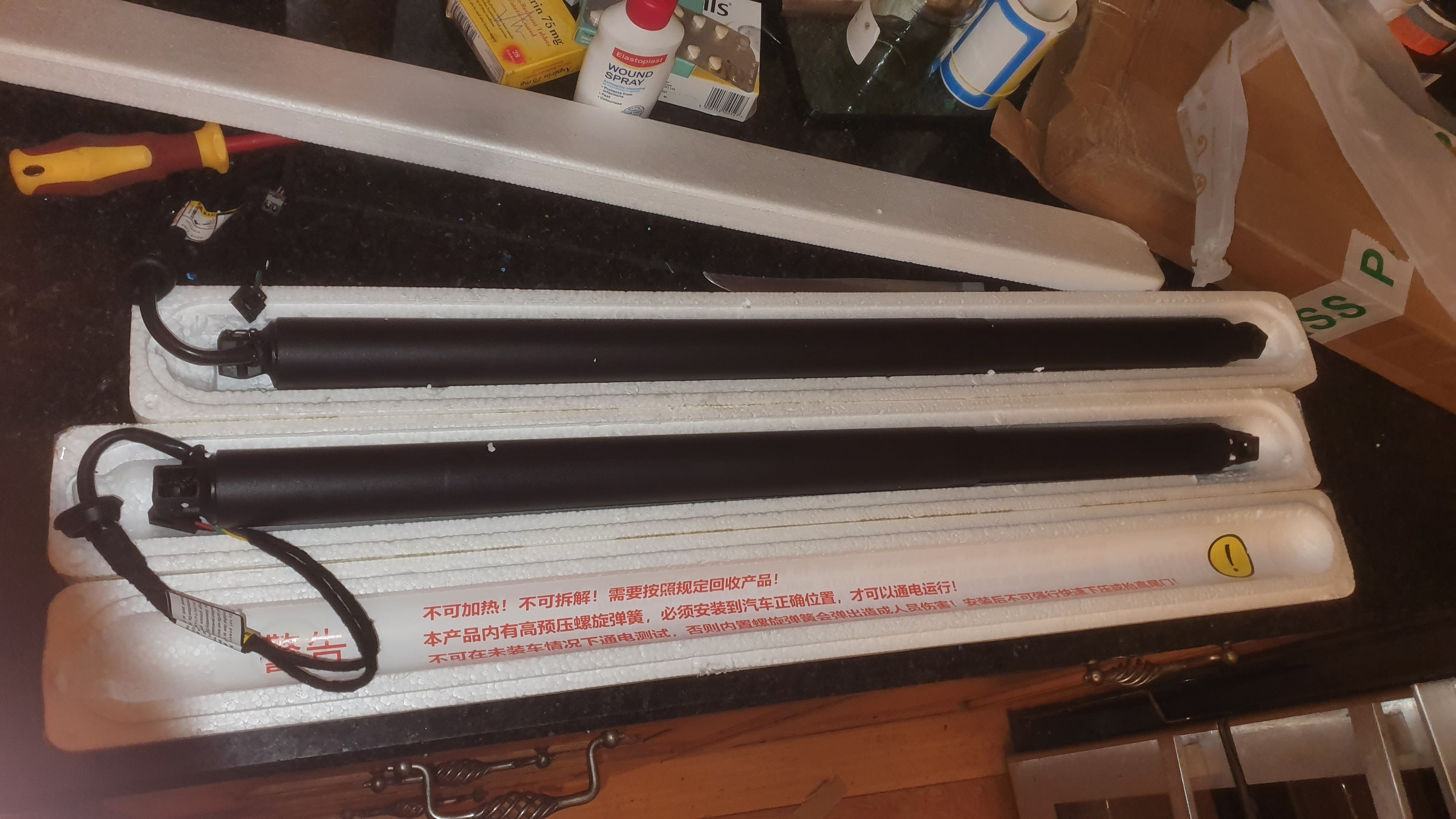 Replacing electric boot rams / pistons from China - Skoda Octavia Mk3 ...