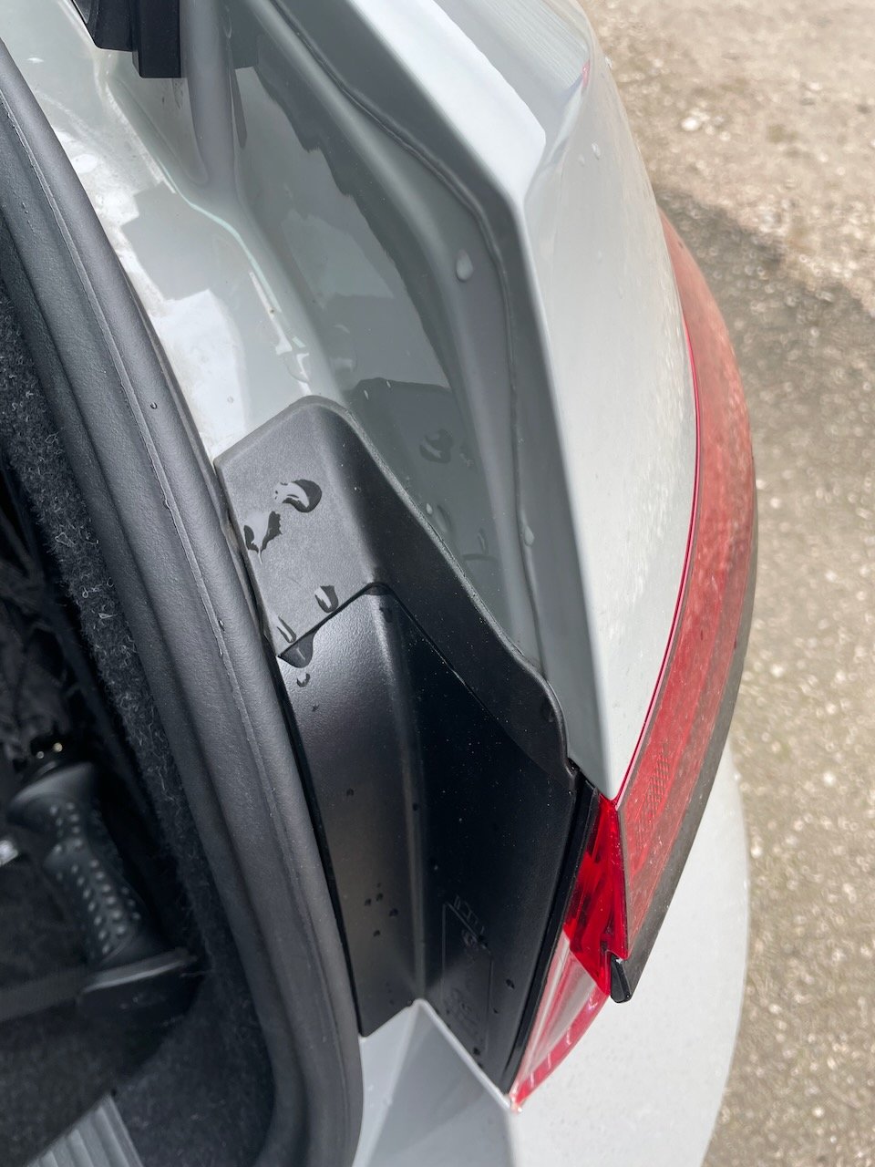 Boot/Tailight seal - Skoda Superb Mk3 (2015 - 2023) - BRISKODA