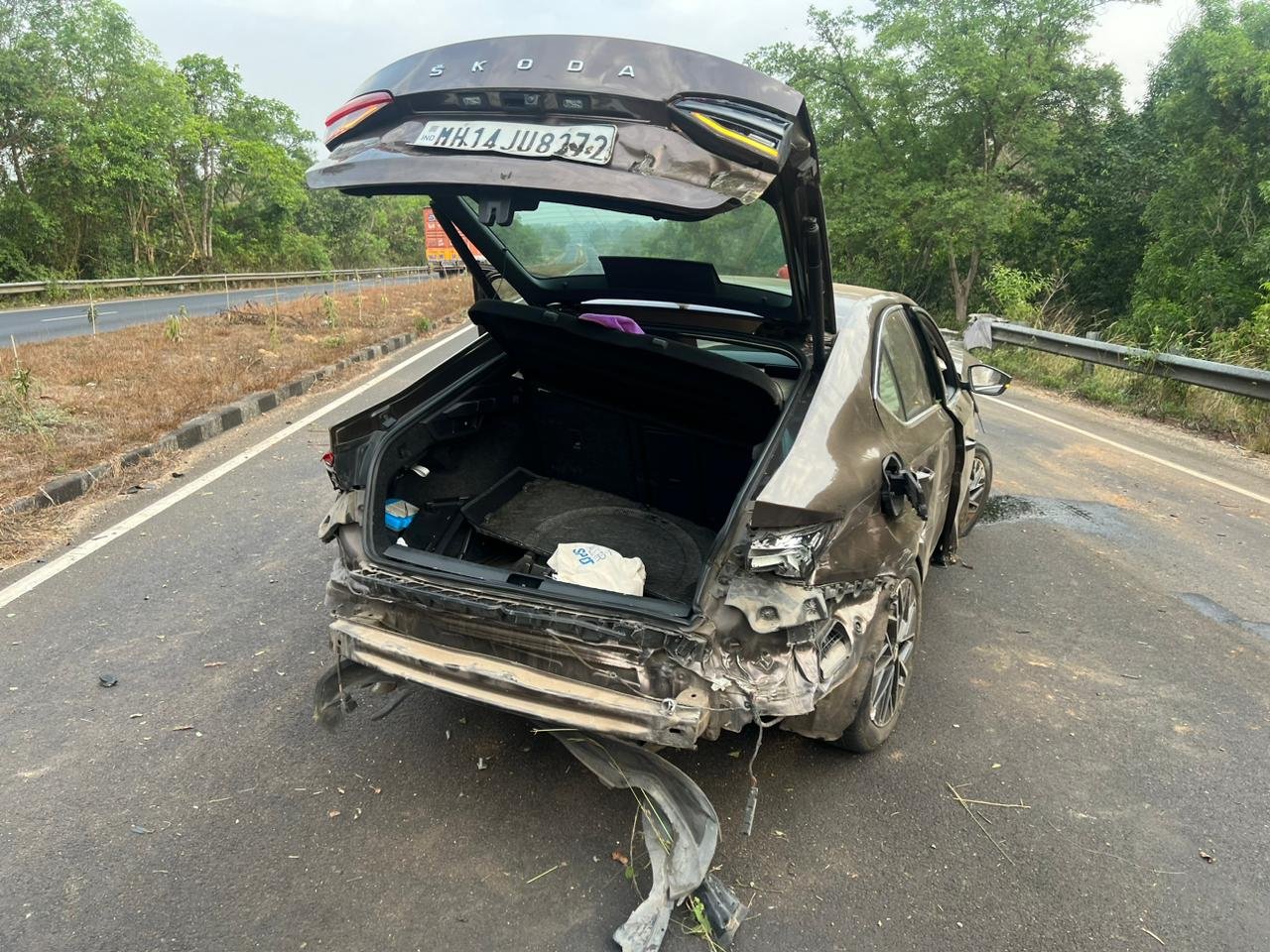 SKODA OCTIVIA TYRE BURST WHILE RUNNING IN CRUISE CONTROL - Hellos and ...