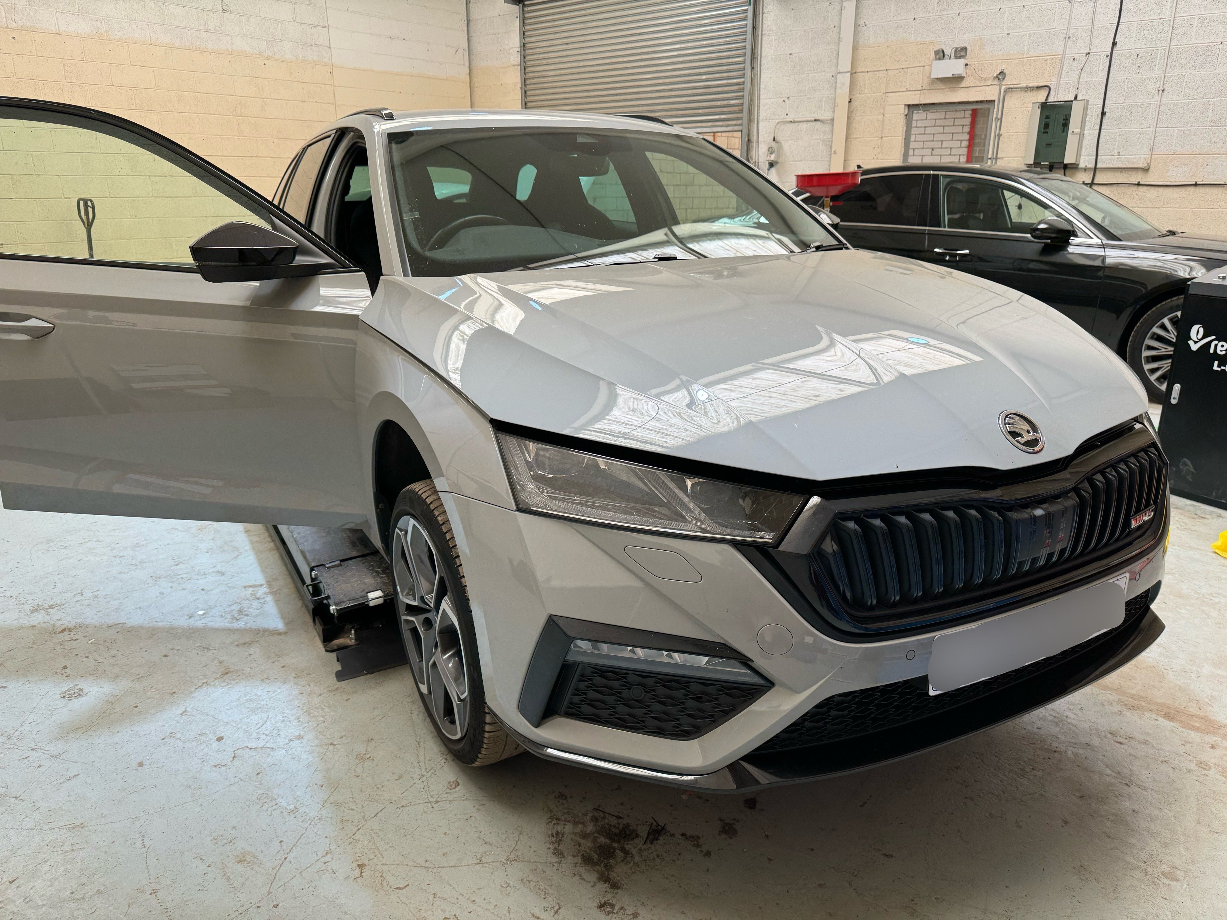 Octavia IV VRS powerfold towbar retrofit - Skoda Octavia Mk4 (2020 ...