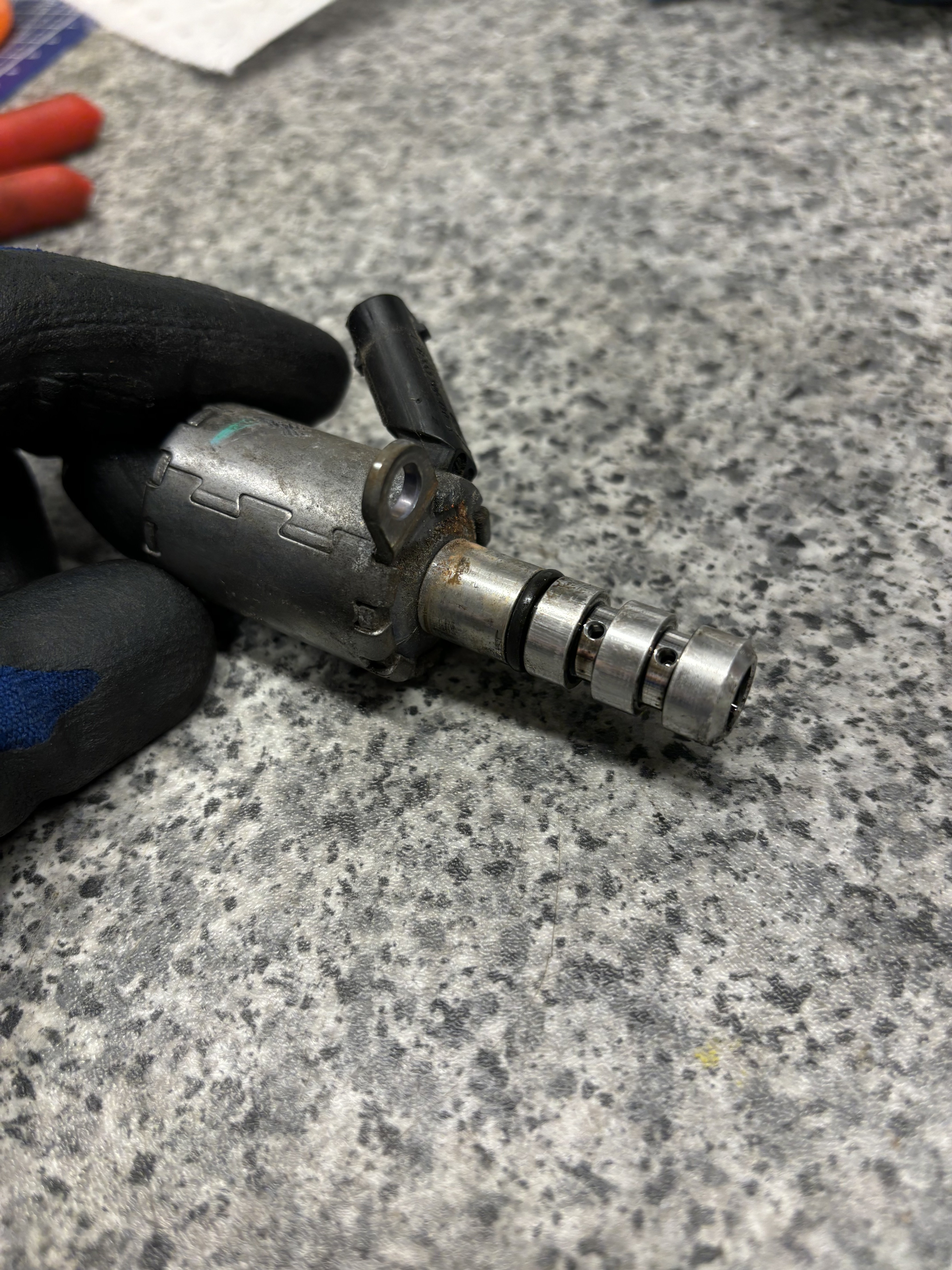 Oil pressure regulation valve P164E00 - Skoda Octavia Mk3 (2013 - 2020 ...