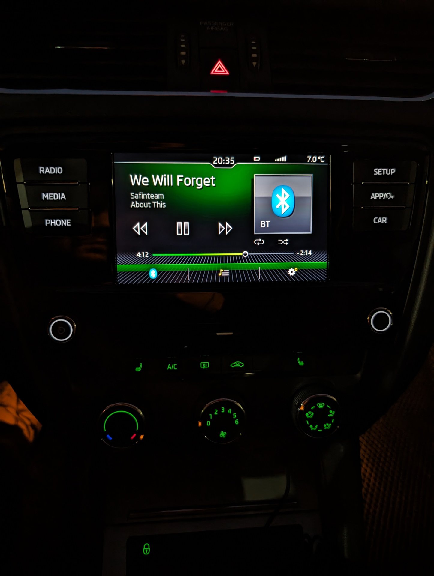 Swing MIB 2,5 theme - Skoda Octavia Mk3 (2013 - 2020) - BRISKODA