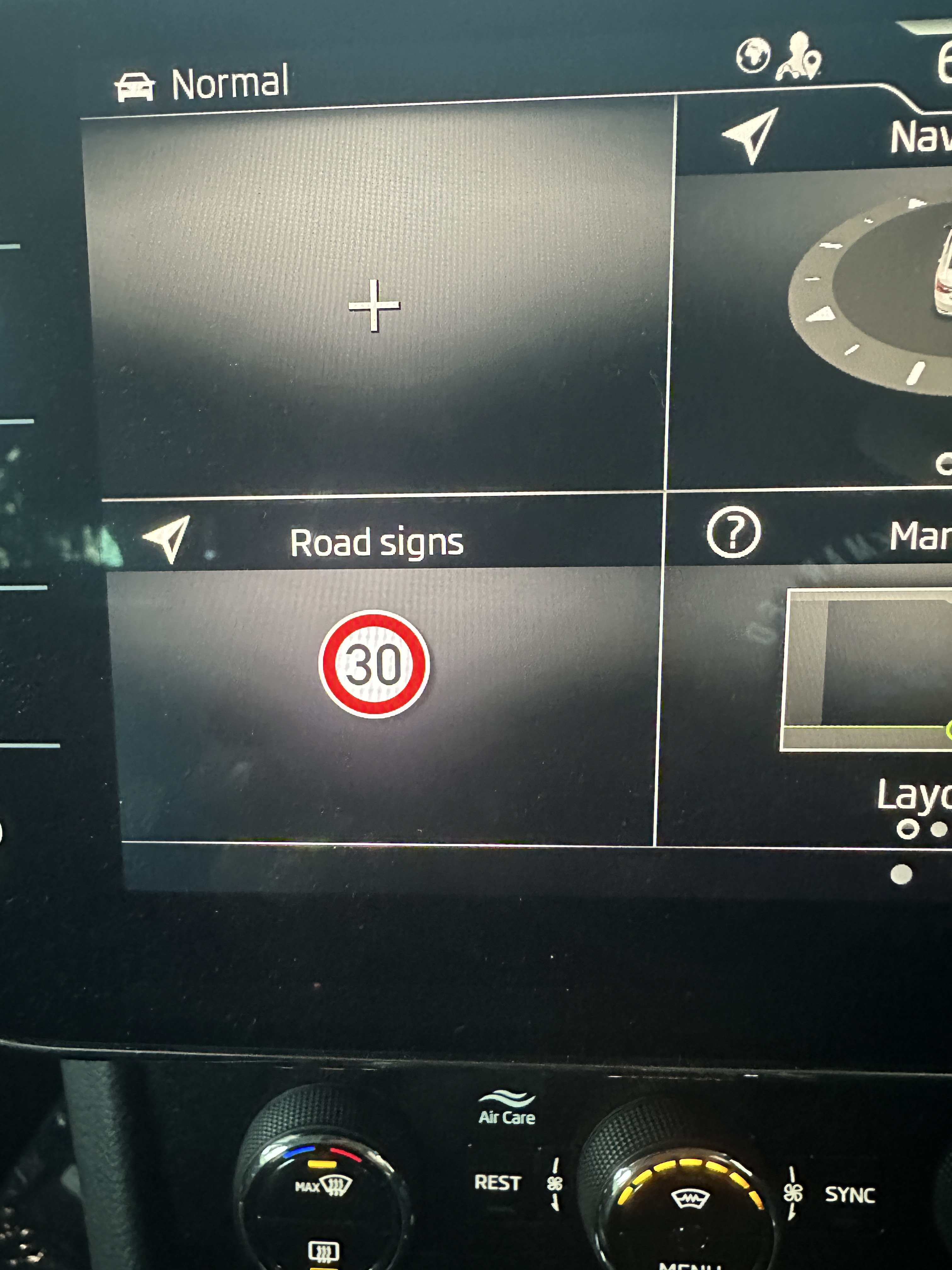 Dynamic road signs / traffic sign rec - Skoda Superb Mk4 (2023 ...