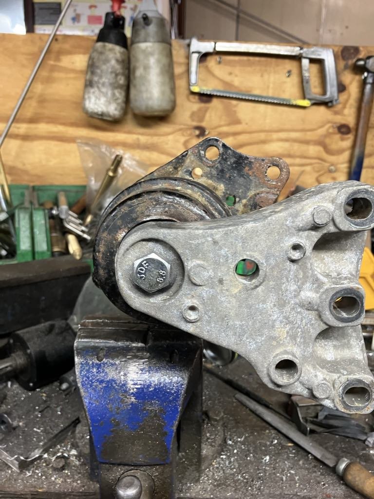 Fabia Mk1 Engine Mount - Skoda Fabia Mk1 (1999-2007) - BRISKODA