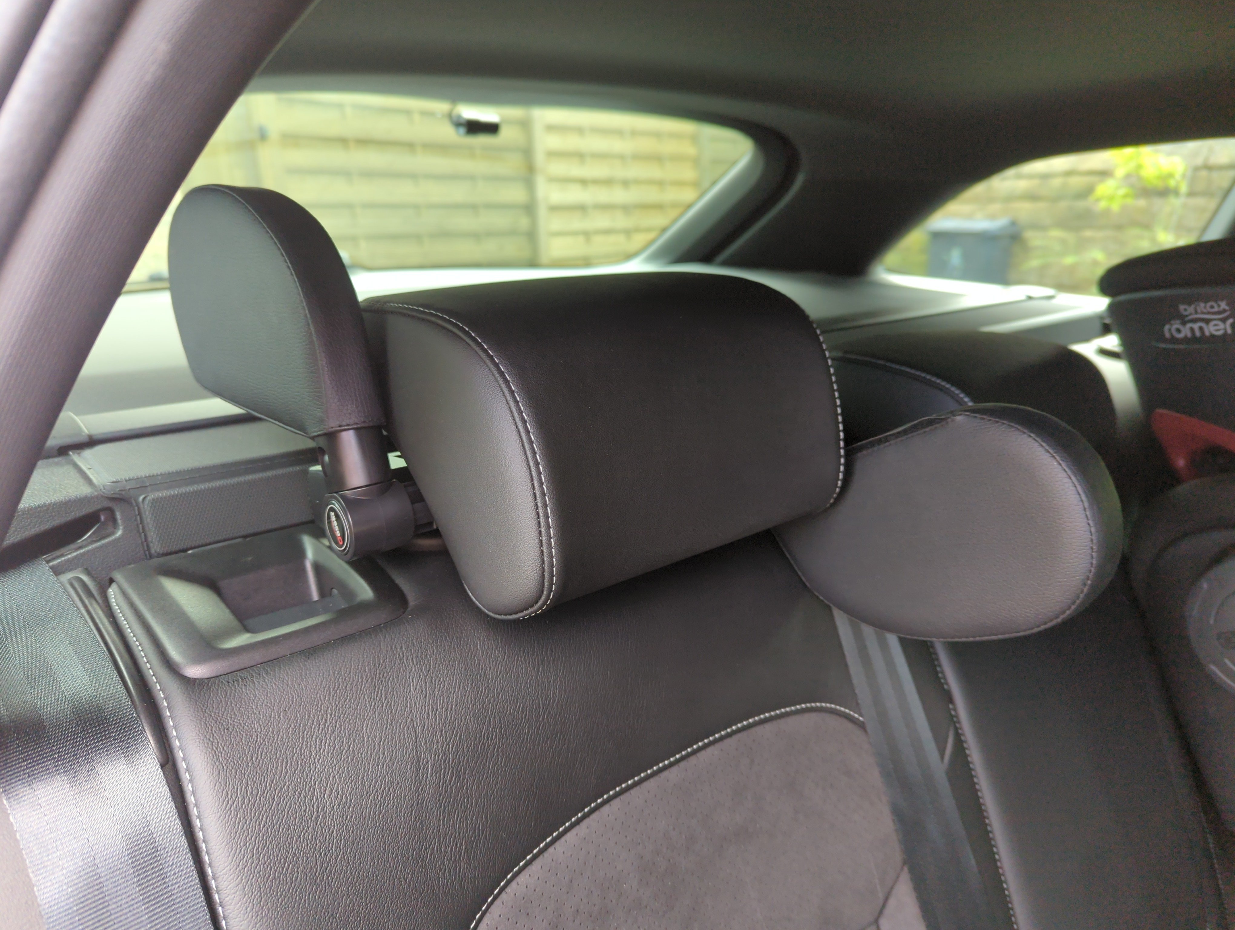 'Sleep package' rear headrests - Skoda Superb Mk3 (2015 - 2023) - BRISKODA