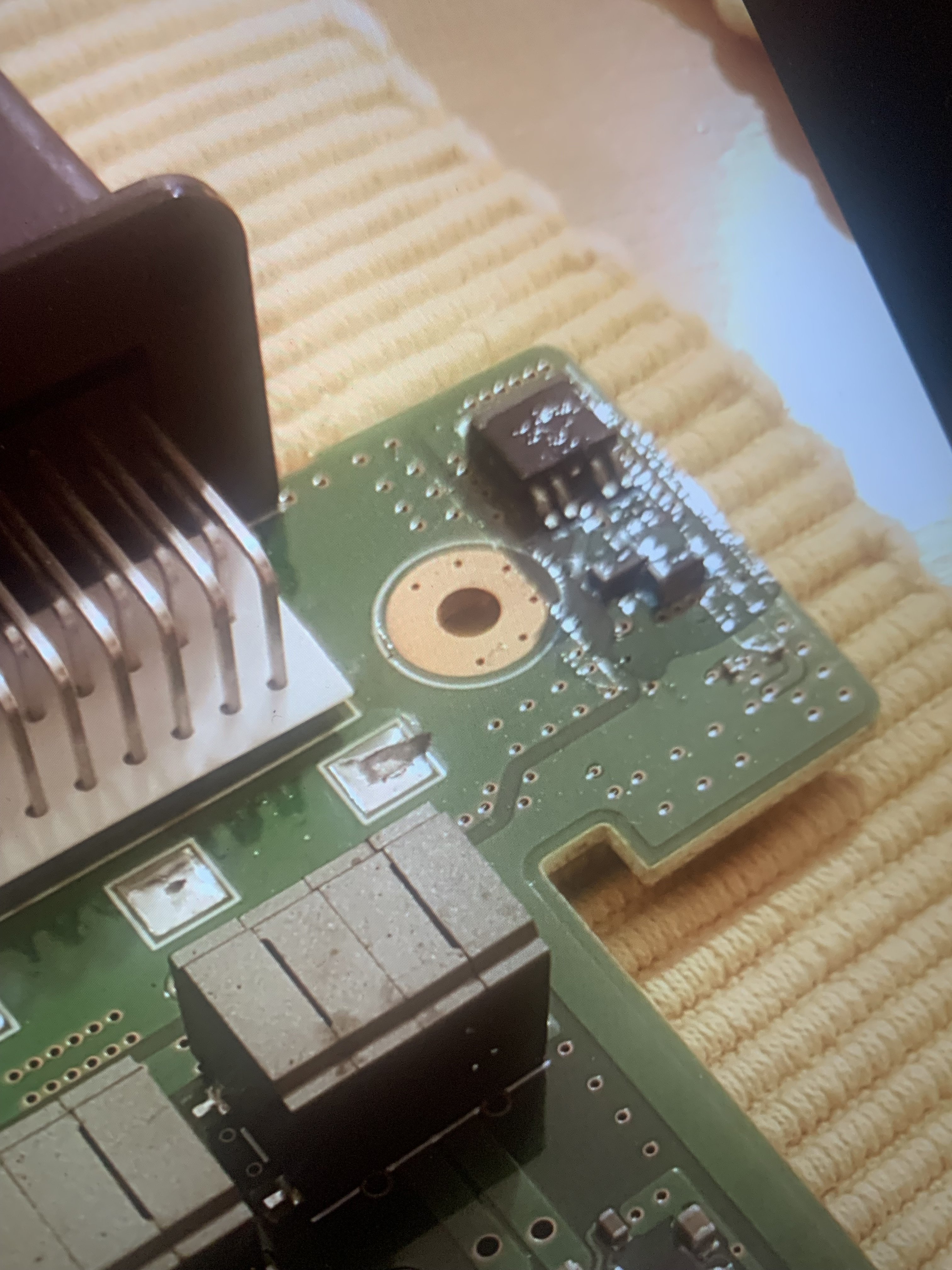 Inside Canton Amplifier - Page 3 - Skoda Superb Mk3 (2015 - 2023 ...