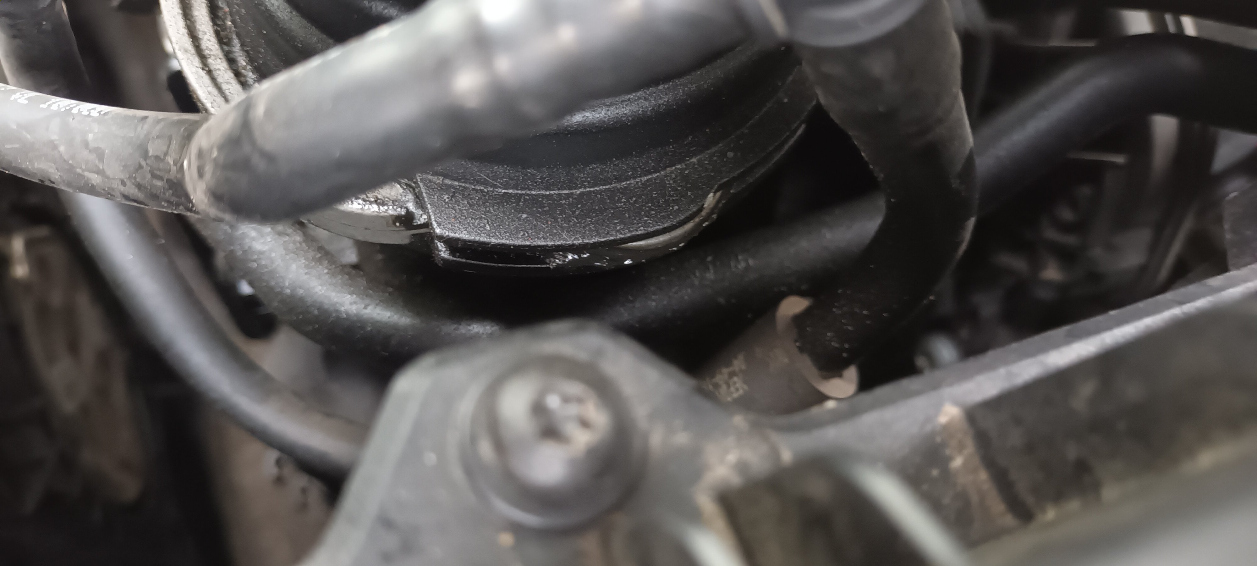 Tiny oil mist at turbo pipe connection 1.5 DADA - Skoda Superb Mk3 ...