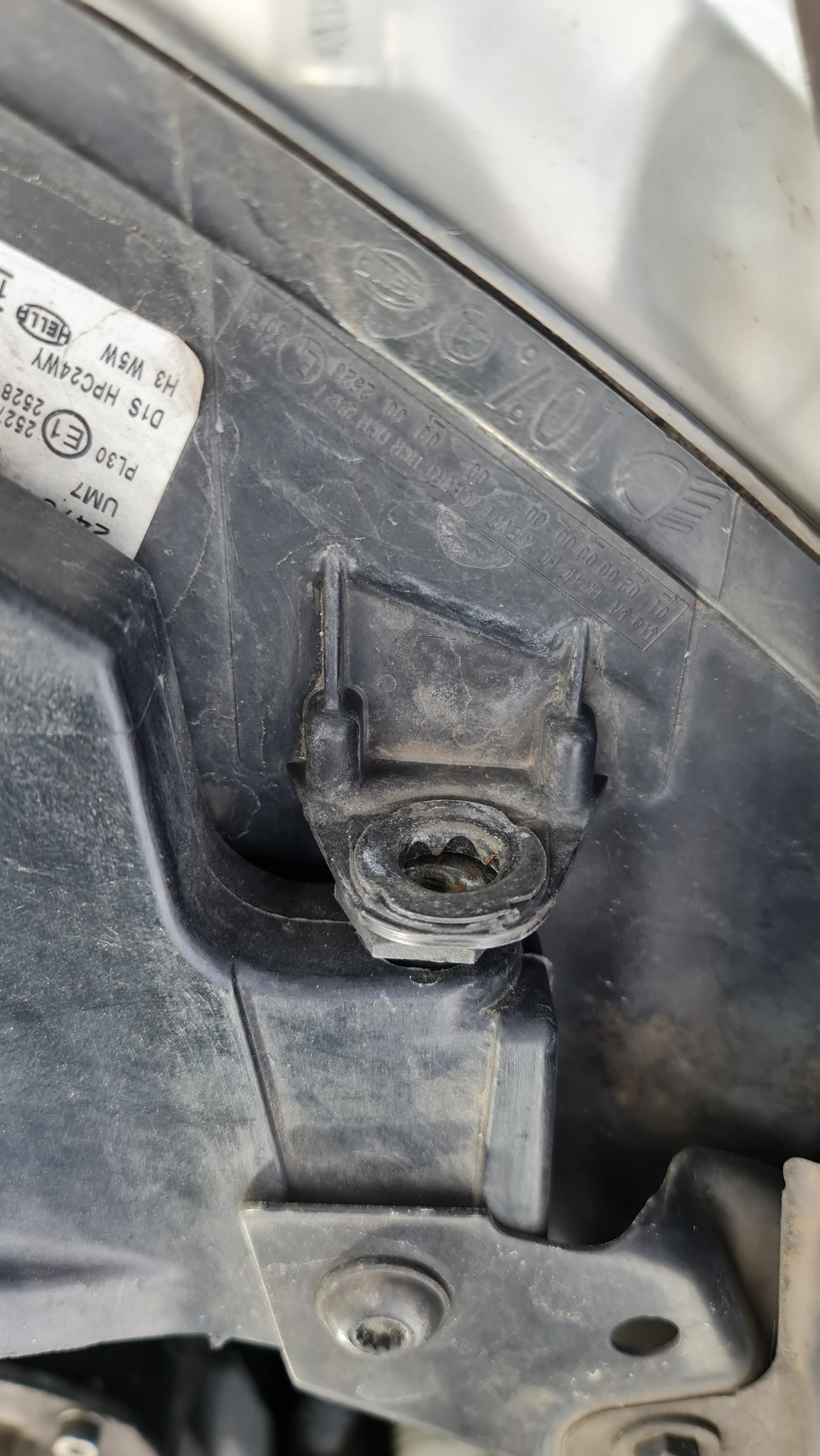 2012 Missing Headlight Bolt - Skoda Superb Mk2 (2008-2015) - BRISKODA