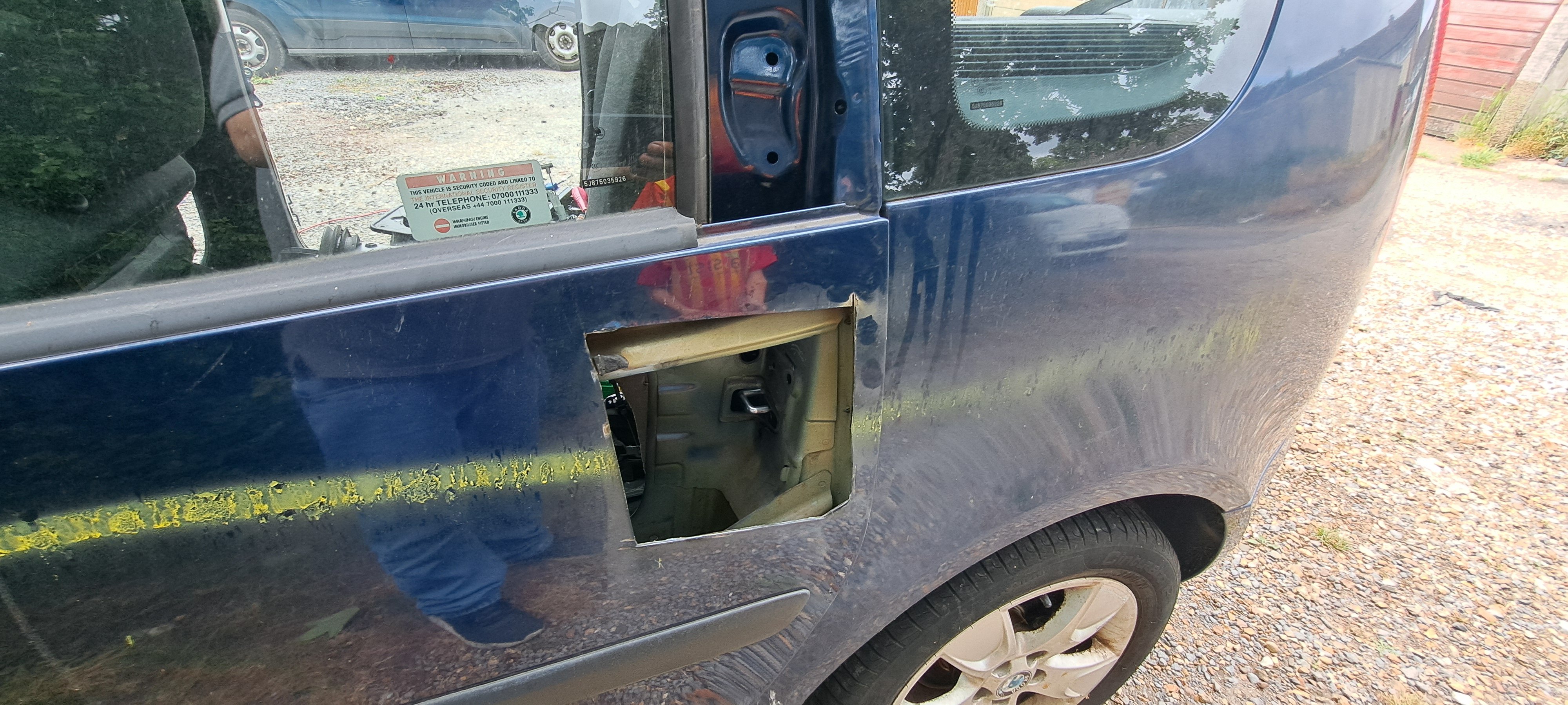 Rear door lock jammed shut, no luck opening it - Skoda Roomster (2006 ...