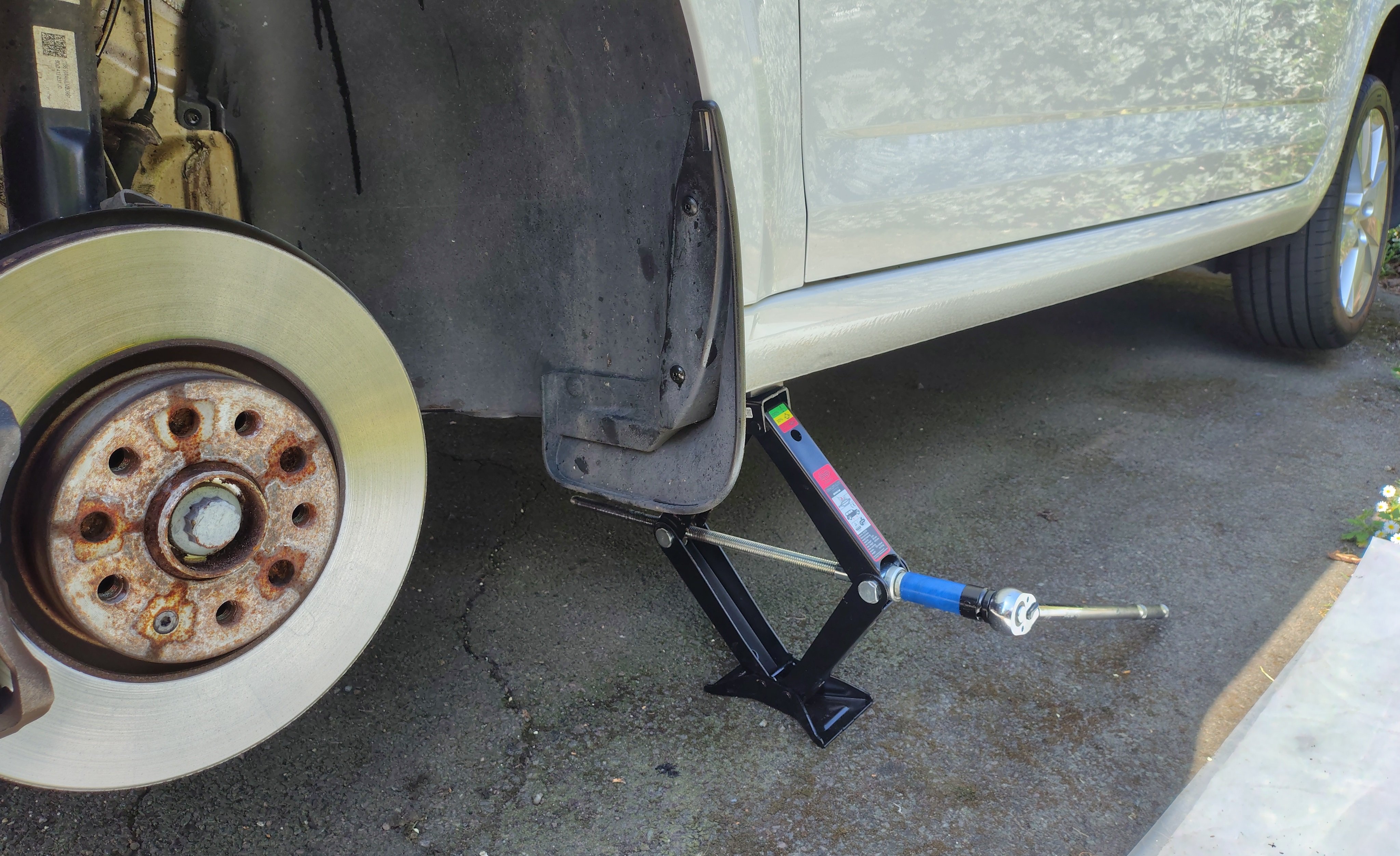 Rust spot on boot. - Styling and Car Care - BRISKODA