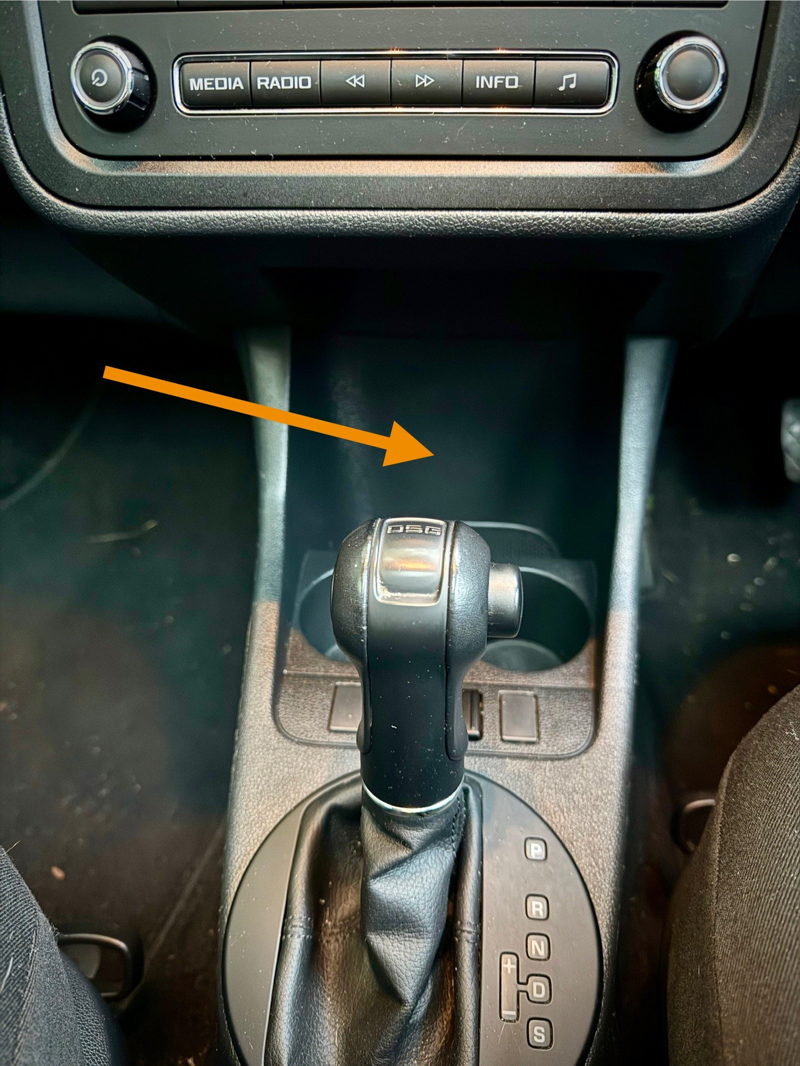 Changing the Cigarette Lighter to a USB - Skoda Roomster (2006-2015 ...