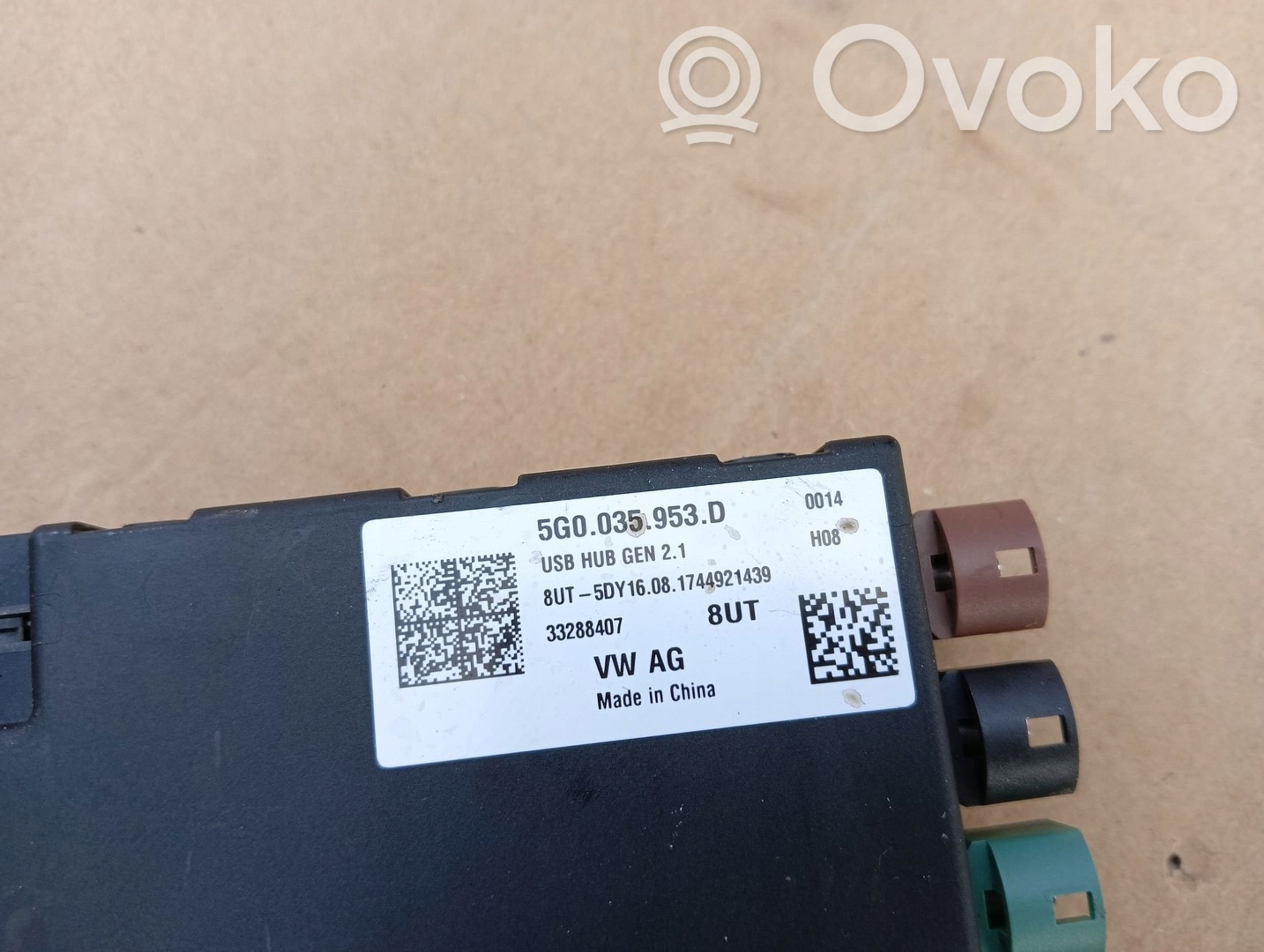 Installing power outlet/usb C and 12V for rear seats - Skoda Karoq ...