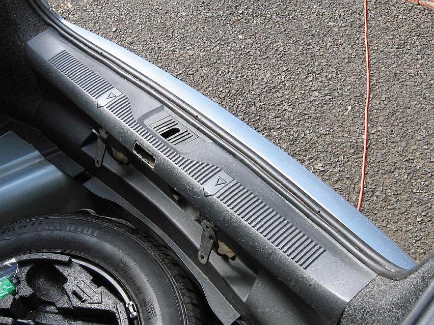 Boot interior panel removal? - Skoda Octavia Mk2 (2004 - 2013) - BRISKODA