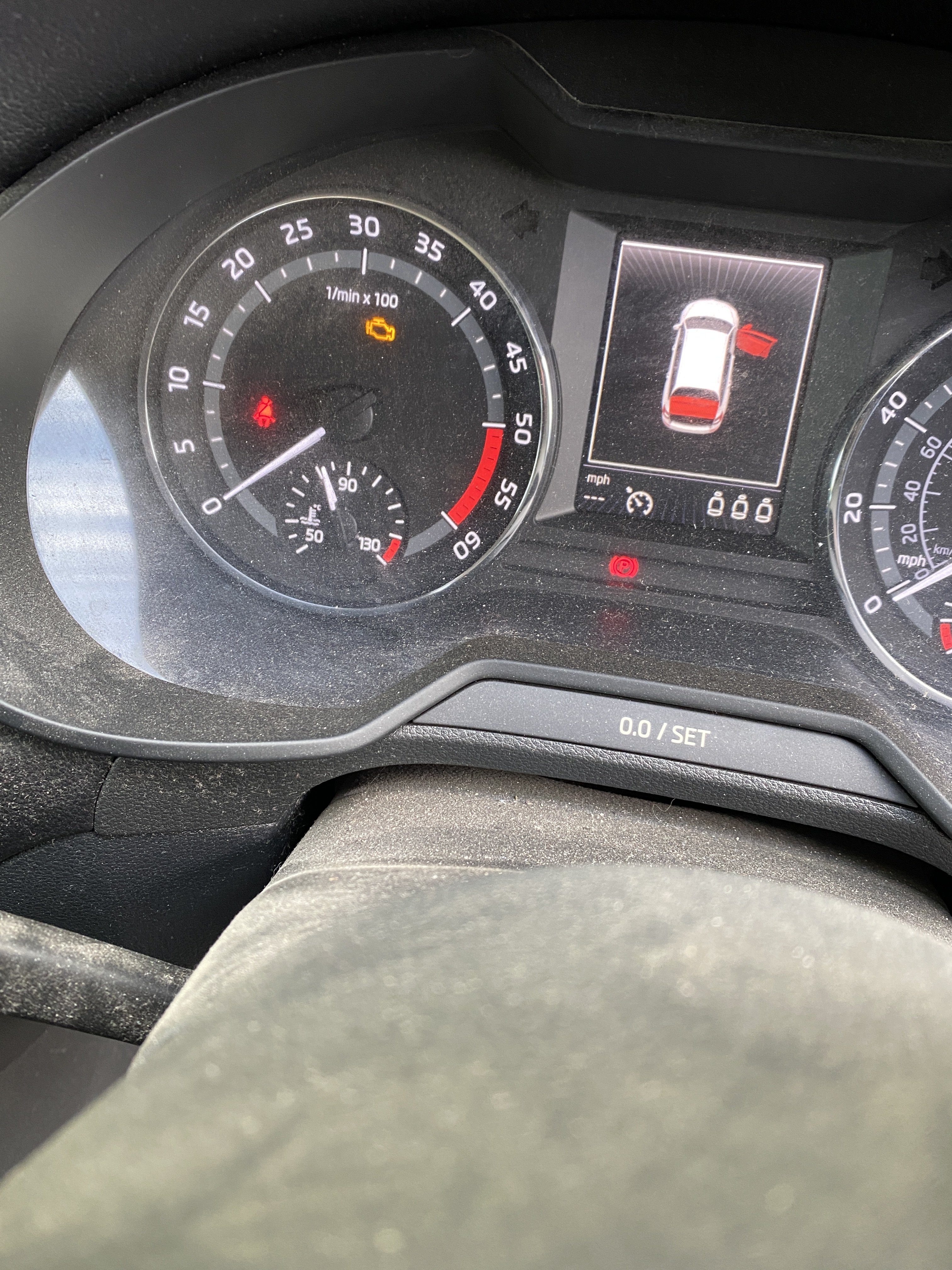 Warning light on speedo display - Skoda Octavia Mk3 (2013 - 2020 ...