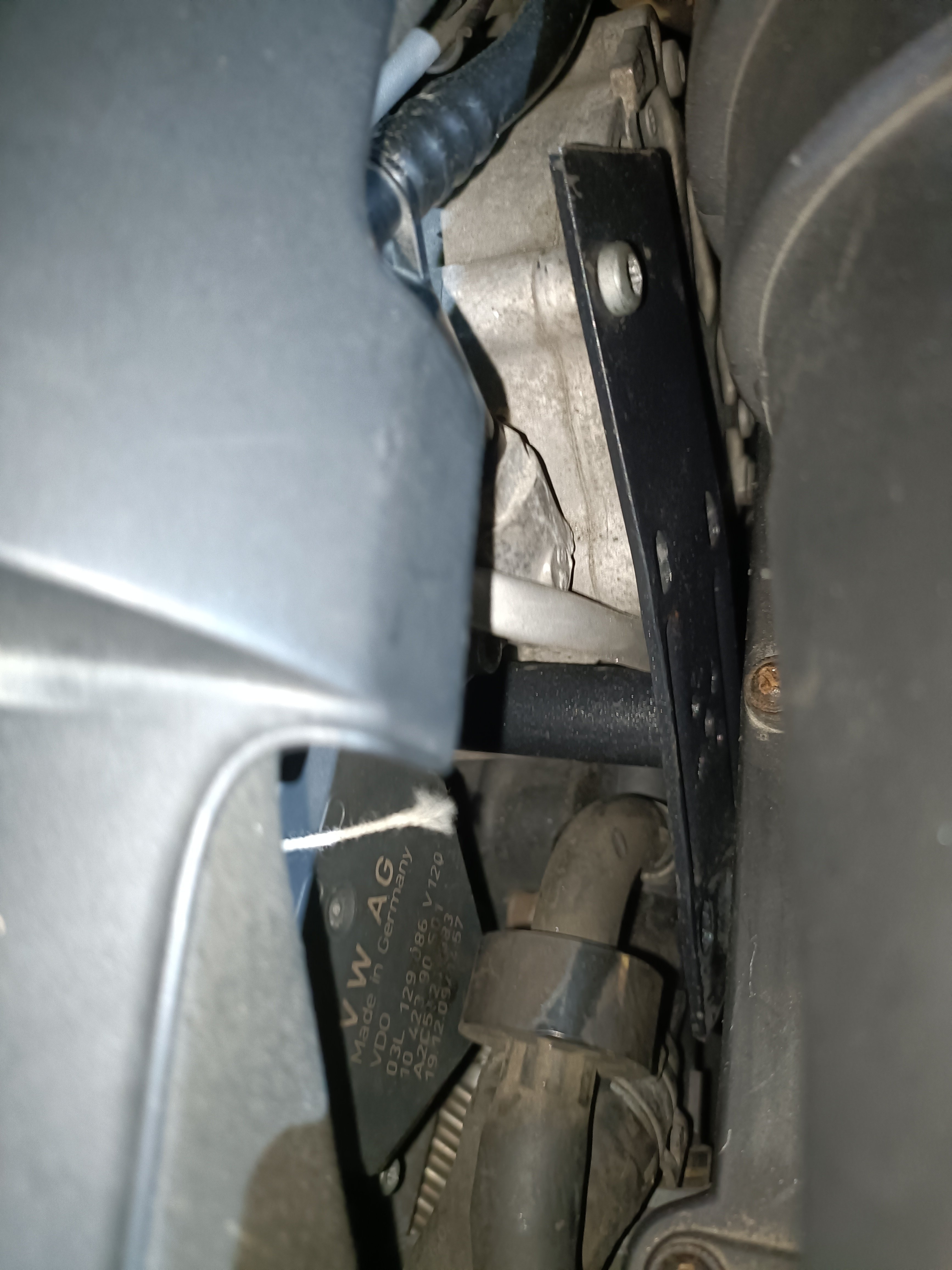 Superb II 2015 with CBBB engine - Intake Manifold Flap Motor Bolts ...