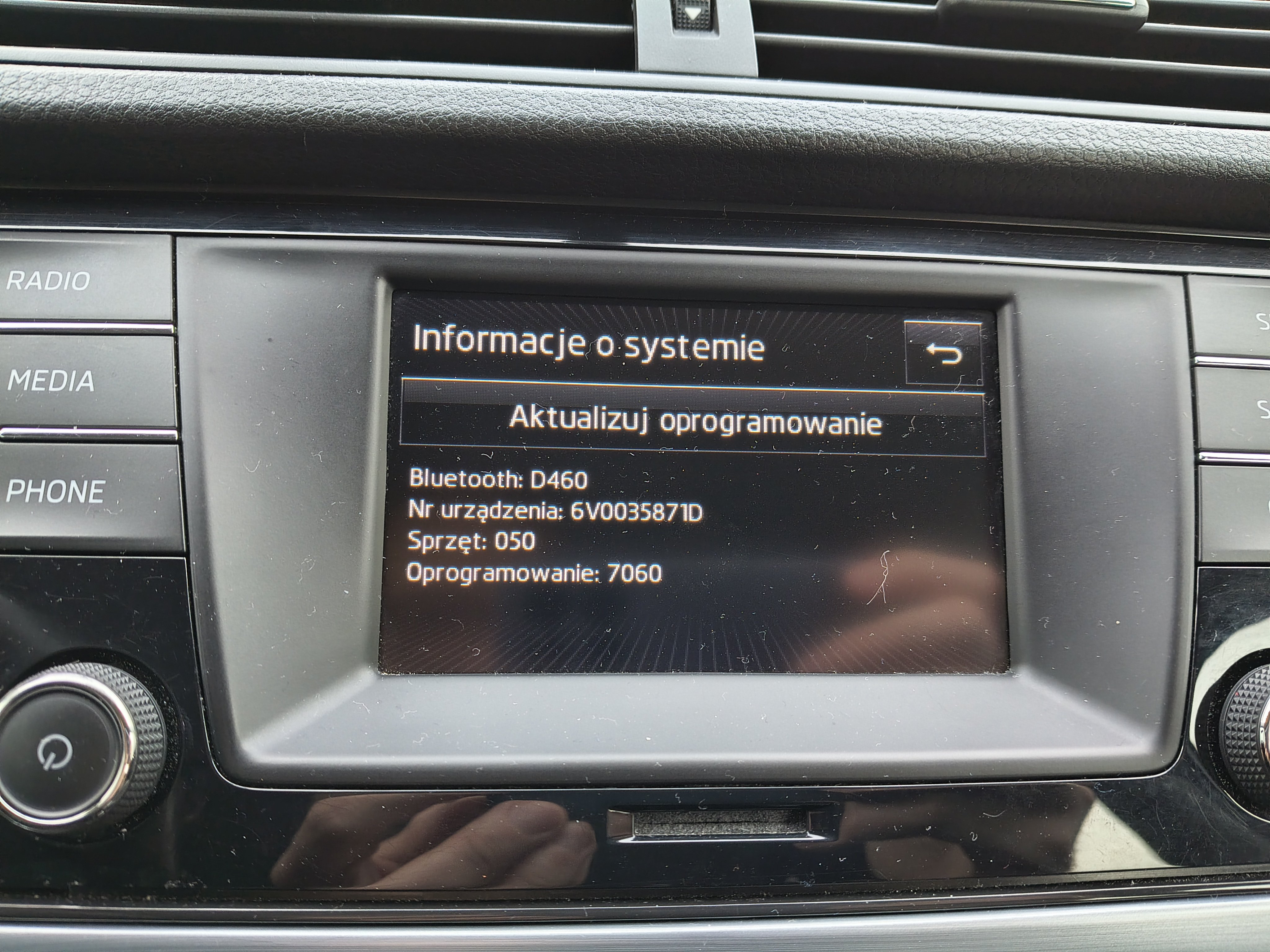 2016 Fabia Infotainment Upgrade AndroidAuto Apple CarPlay - Skoda Fabia ...