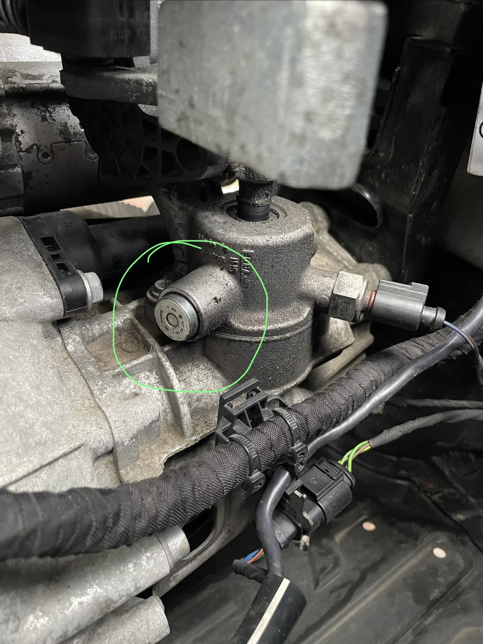 DAB radio cuts out when switching on rear screen heater. - Skoda ...