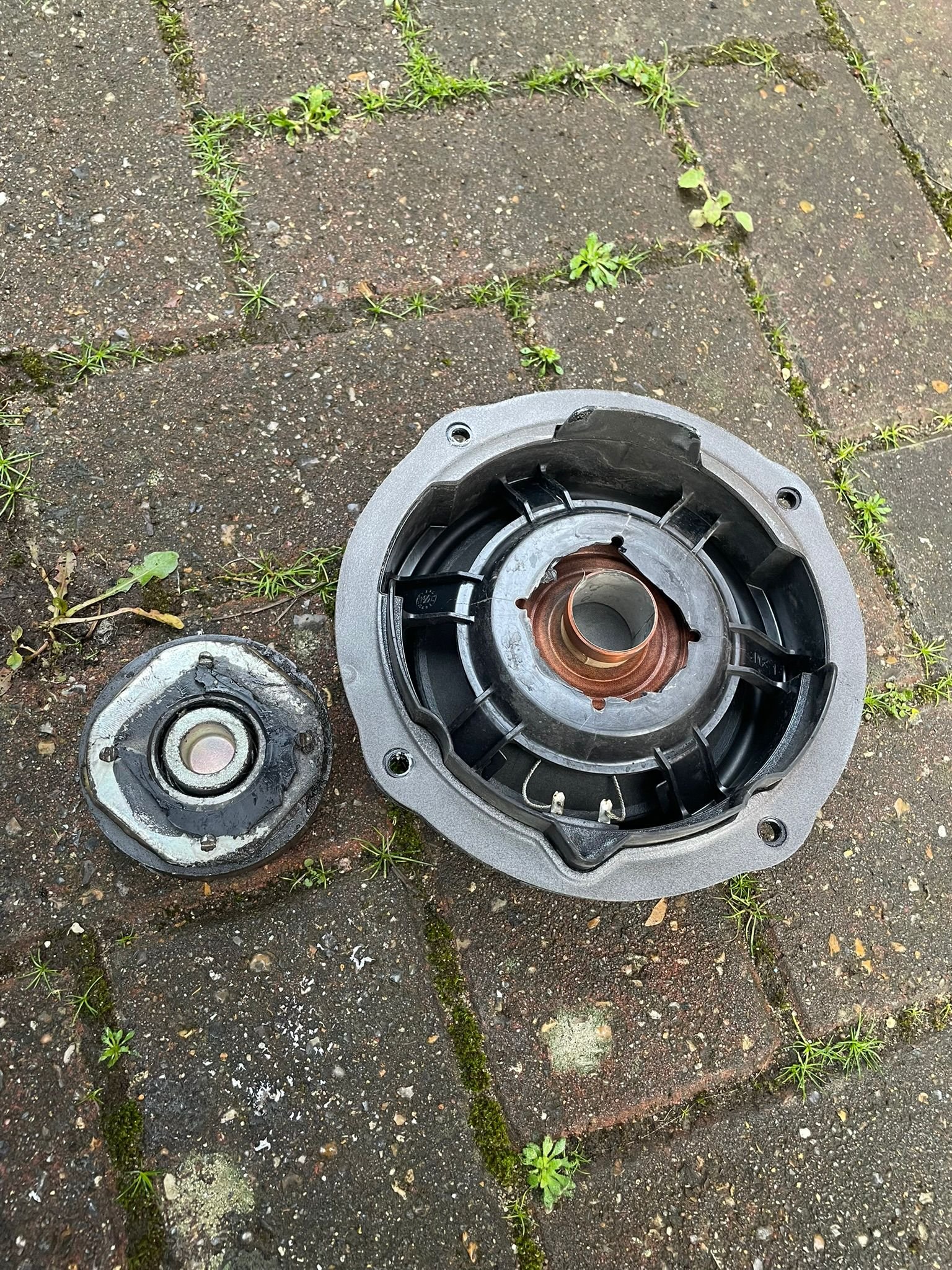 Door speaker replacement - Skoda Superb Mk3 (2015 - 2023) - BRISKODA