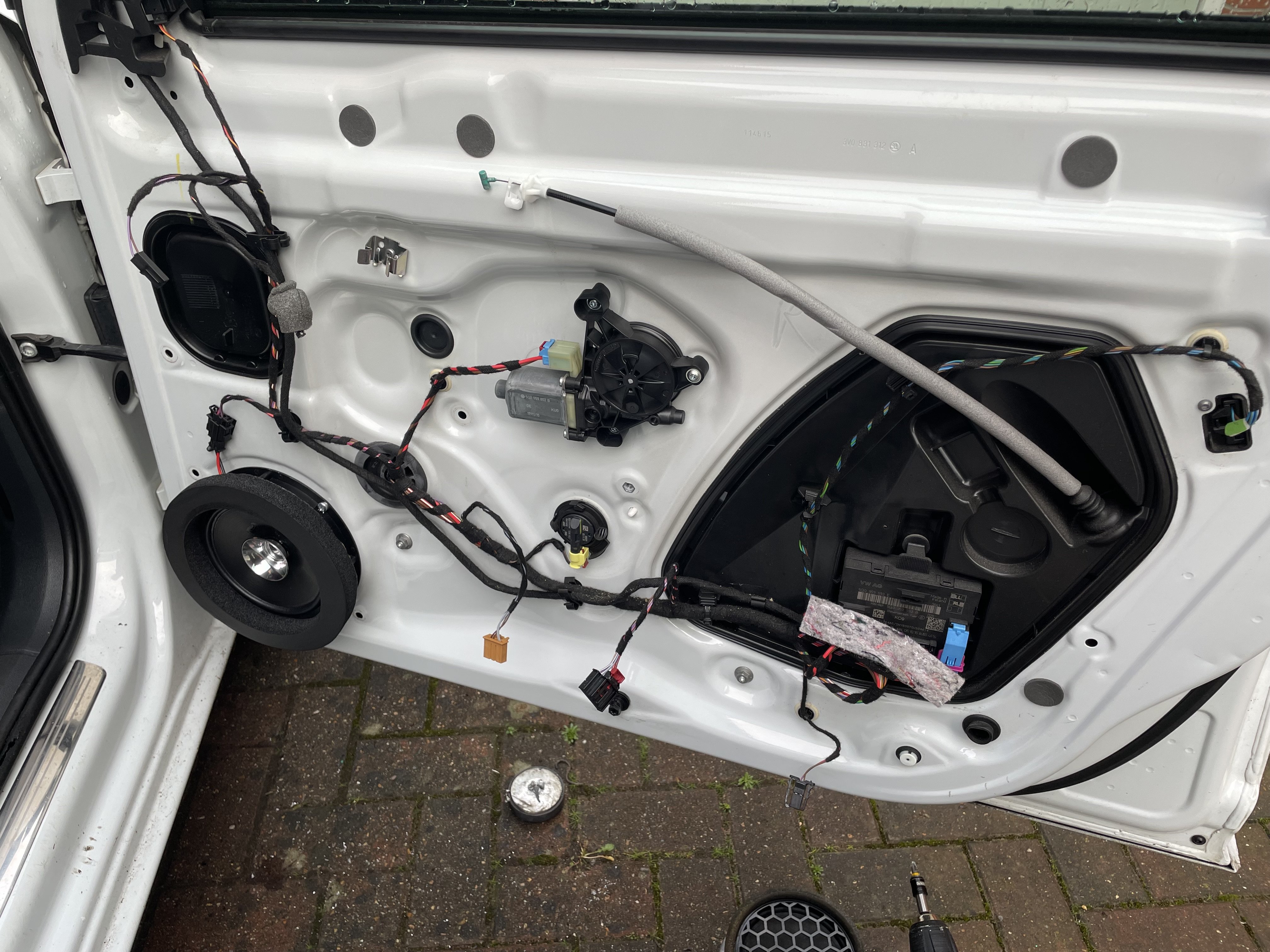 Door speaker replacement - Skoda Superb Mk3 (2015 - 2023) - BRISKODA